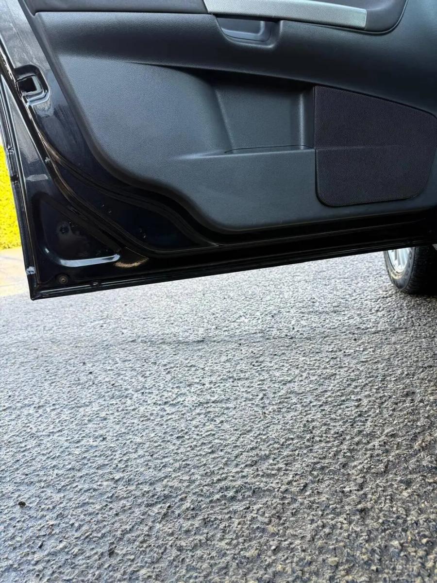 Melns Volvo V50 2007 Rīga, ar dzinēja tilpumu 2.40 L un nobraukumu 305 tūkst. km par 2300 €, foto 12 vietnē AUTOMOTO.COM.LV