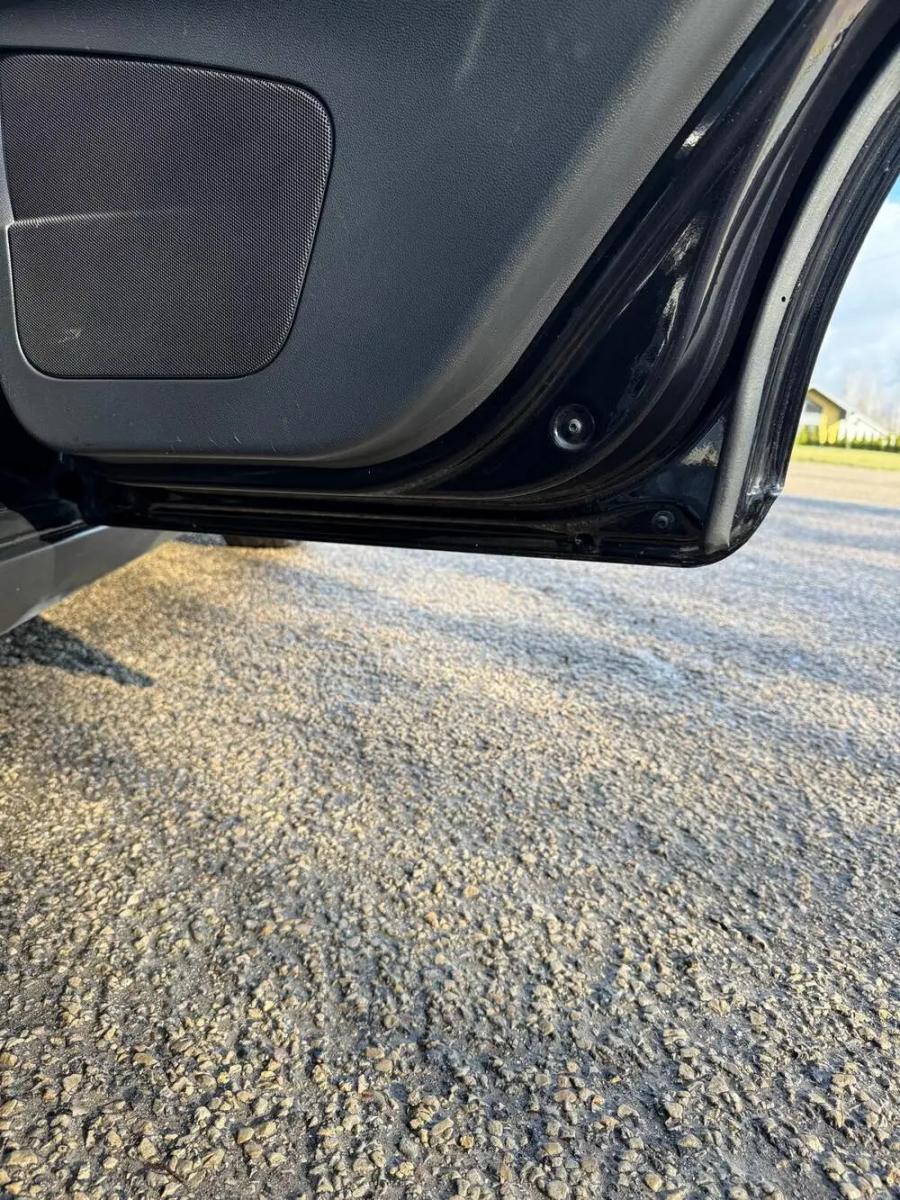Melns Volvo V50 2007 Rīga, ar dzinēja tilpumu 2.40 L un nobraukumu 305 tūkst. km par 2300 €, foto 13 vietnē AUTOMOTO.COM.LV