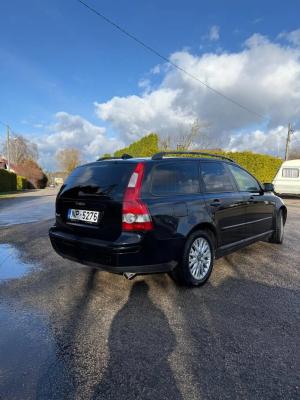 Melns Volvo V50 2007 Rīga, ar dzinēja tilpumu 2.40 L un nobraukumu 305 tūkst. km par 2300 €, foto 15 vietnē AUTOMOTO.COM.LV