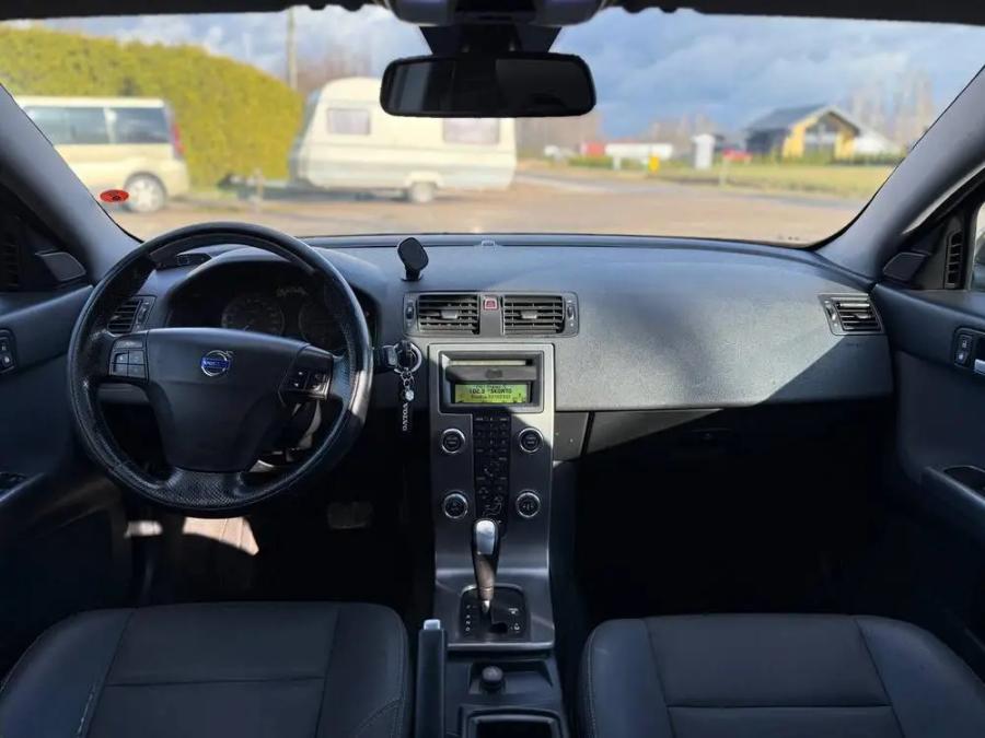 Melns Volvo V50 2007 Rīga, ar dzinēja tilpumu 2.40 L un nobraukumu 305 tūkst. km par 2300 €, foto 19 vietnē AUTOMOTO.COM.LV