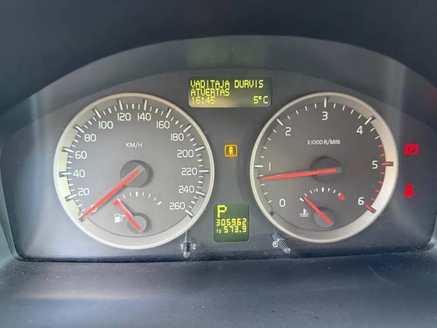 Melns Volvo V50 2007 Rīga, ar dzinēja tilpumu 2.40 L un nobraukumu 305 tūkst. km par 2300 €, foto 20 vietnē AUTOMOTO.COM.LV