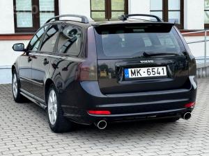 Черный Вольво В50 2007 в Елгава, объемом двигателя 2.40 л и пробегом 340 тыс. км за 3300 €, фото 4 на AUTOMOTO.COM.LV