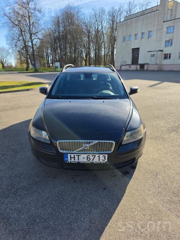 Melns Volvo V50 2007 Ogre, ar dzinēja tilpumu 2.00 L un nobraukumu 370 tūkst. km par 1700 €, foto 1 vietnē AUTOMOTO.COM.LV