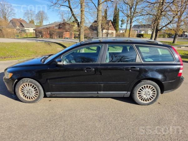 Melns Volvo V50 2007 Ogre, ar dzinēja tilpumu 2.00 L un nobraukumu 370 tūkst. km par 1700 €, foto 3 vietnē AUTOMOTO.COM.LV