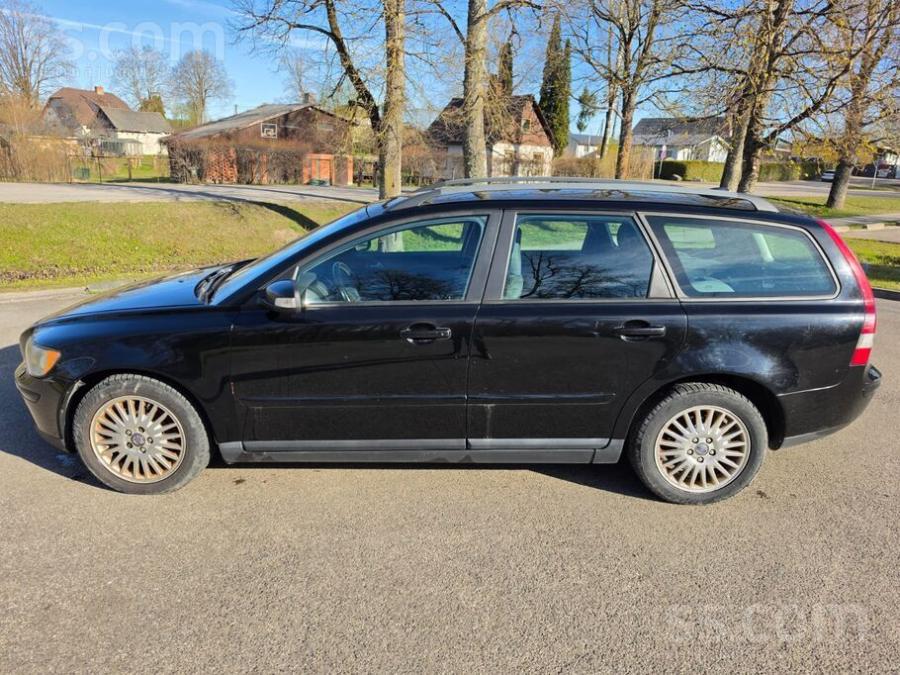 Melns Volvo V50 2007 Ogre, ar dzinēja tilpumu 2.00 L un nobraukumu 370 tūkst. km par 1700 €, foto 4 vietnē AUTOMOTO.COM.LV