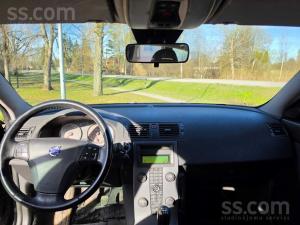 Melns Volvo V50 2007 Ogre, ar dzinēja tilpumu 2.00 L un nobraukumu 370 tūkst. km par 1700 €, foto 5 vietnē AUTOMOTO.COM.LV