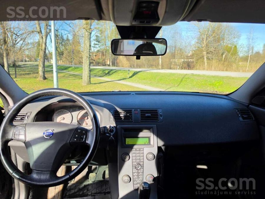 Melns Volvo V50 2007 Ogre, ar dzinēja tilpumu 2.00 L un nobraukumu 370 tūkst. km par 1700 €, foto 5 vietnē AUTOMOTO.COM.LV