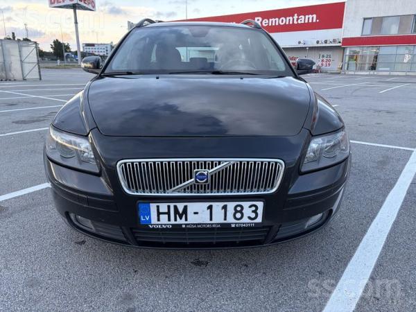 Melns Volvo V50 2007 Rīga, ar dzinēja tilpumu 2.00 L un nobraukumu 329 tūkst. km par 2850 €, foto 1 vietnē AUTOMOTO.COM.LV