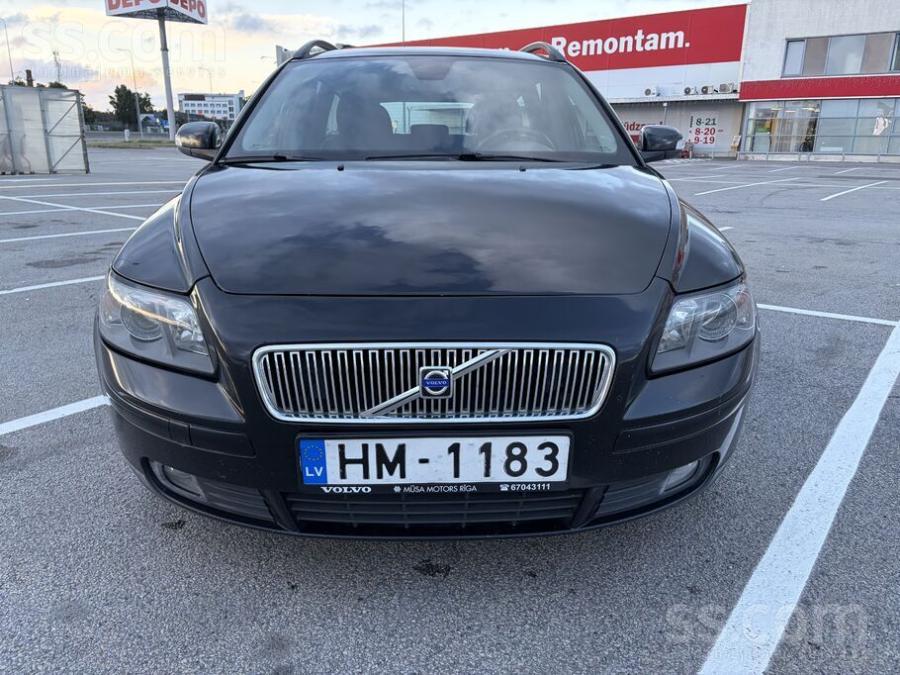 Melns Volvo V50 2007 Rīga, ar dzinēja tilpumu 2.00 L un nobraukumu 329 tūkst. km par 2850 €, foto 1 vietnē AUTOMOTO.COM.LV