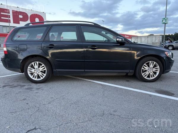 Melns Volvo V50 2007 Rīga, ar dzinēja tilpumu 2.00 L un nobraukumu 329 tūkst. km par 2850 €, foto 2 vietnē AUTOMOTO.COM.LV
