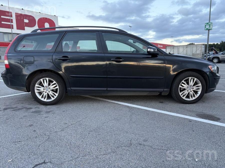 Melns Volvo V50 2007 Rīga, ar dzinēja tilpumu 2.00 L un nobraukumu 329 tūkst. km par 2850 €, foto 3 vietnē AUTOMOTO.COM.LV