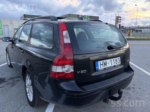 Melns Volvo V50 2007 Rīga, ar dzinēja tilpumu 2.00 L un nobraukumu 329 tūkst. km par 2850 €, foto 3 vietnē AUTOMOTO.COM.LV