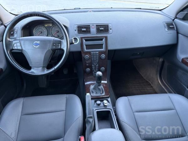 Melns Volvo V50 2007 Rīga, ar dzinēja tilpumu 2.00 L un nobraukumu 329 tūkst. km par 2850 €, foto 5 vietnē AUTOMOTO.COM.LV