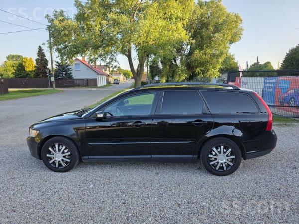 Melns Volvo V50 2007 Ventspils, ar dzinēja tilpumu 1.60 L un nobraukumu 309 tūkst. km par 1700 €, foto 4 vietnē AUTOMOTO.COM.LV