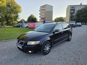 Melns Volvo V50 2007 Ventspils, ar dzinēja tilpumu 1.60 L un nobraukumu 309 tūkst. km par 1700 €, foto  vietnē AUTOMOTO.COM.LV