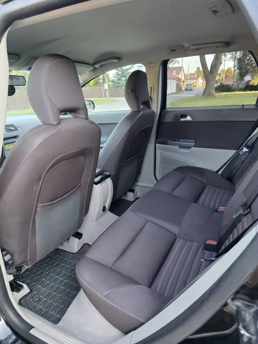 Black Volvo V50 2007 in Ventspils, with an engine capacity of 1.60 L and mileage of 309 thousand km for 1700 €, photo 15 on AUTOMOTO.COM.LV