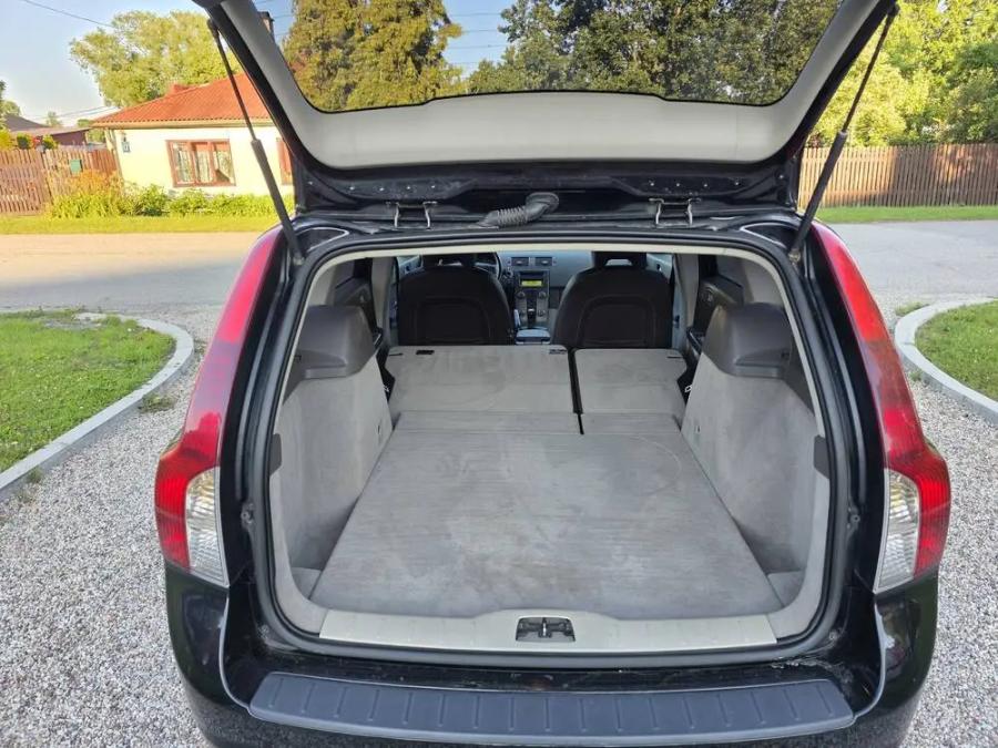 Black Volvo V50 2007 in Ventspils, with an engine capacity of 1.60 L and mileage of 309 thousand km for 1700 €, photo 17 on AUTOMOTO.COM.LV