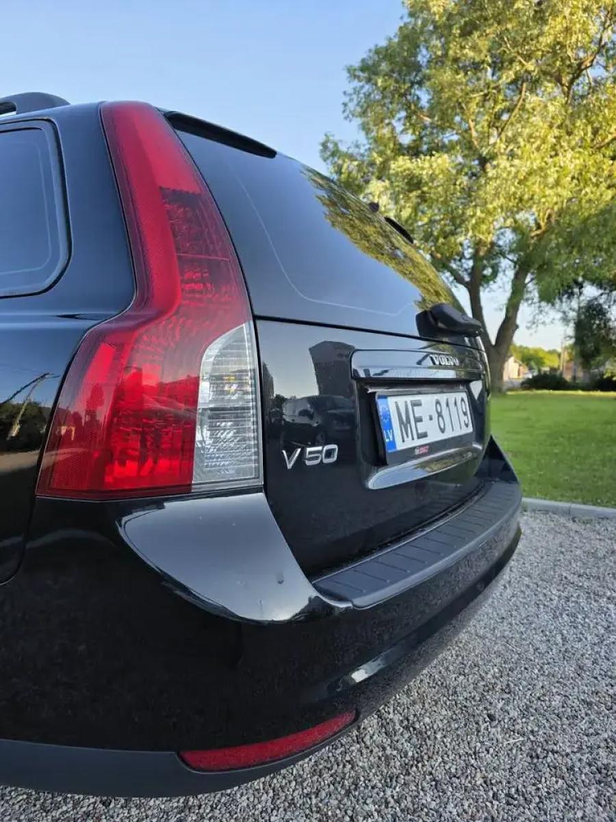 Black Volvo V50 2007 in Ventspils, with an engine capacity of 1.60 L and mileage of 309 thousand km for 1700 €, photo 18 on AUTOMOTO.COM.LV