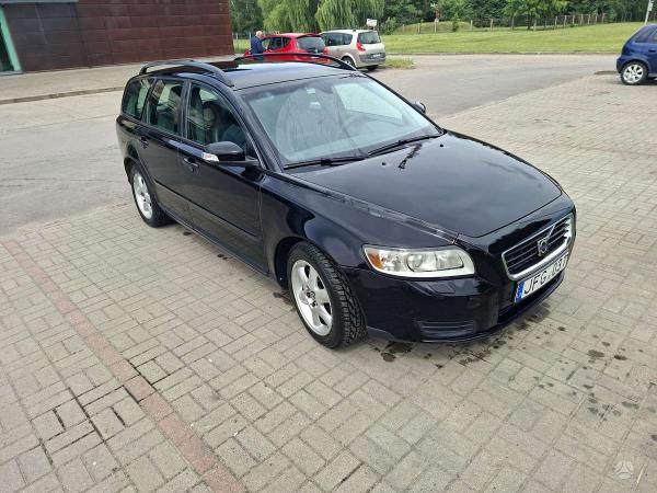 Черный Вольво В50 2007 в Шяуляй, объемом двигателя 2.00 л и пробегом 295 тыс. км за 1600 €, фото 2 на AUTOMOTO.COM.LV
