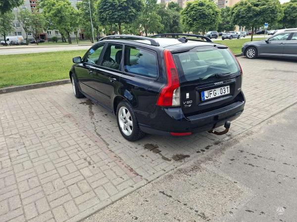 Черный Вольво В50 2007 в Шяуляй, объемом двигателя 2.00 л и пробегом 295 тыс. км за 1600 €, фото 3 на AUTOMOTO.COM.LV