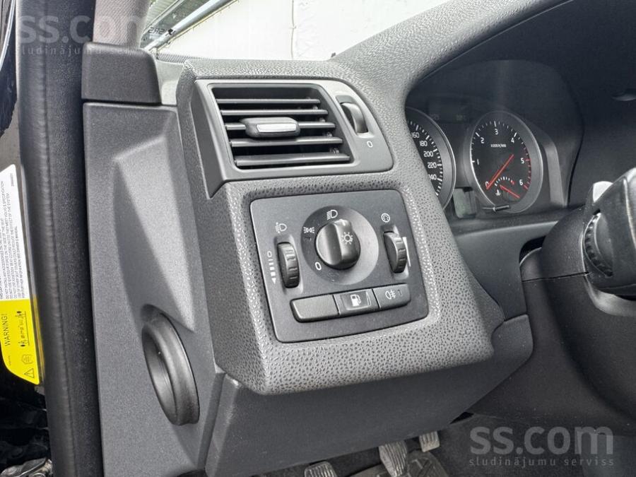 Черный Вольво В50 2007 в Рига, объемом двигателя 2.00 л и пробегом 327 тыс. км за 1800 €, фото 13 на AUTOMOTO.COM.LV