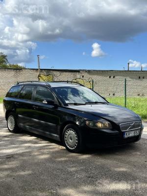 Black Volvo V50 2007 in Riga, with an engine capacity of 1.60 L and mileage of 315 thousand km for 1300 €, photo 3 on AUTOMOTO.COM.LV