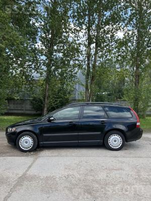 Black Volvo V50 2007 in Riga, with an engine capacity of 1.60 L and mileage of 315 thousand km for 1300 €, photo 5 on AUTOMOTO.COM.LV