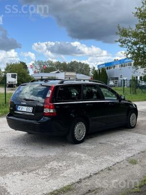 Black Volvo V50 2007 in Riga, with an engine capacity of 1.60 L and mileage of 315 thousand km for 1300 €, photo 6 on AUTOMOTO.COM.LV