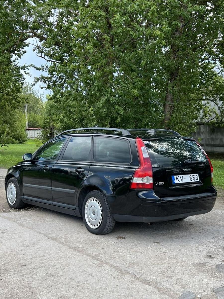 Black Volvo V50 2007 in Riga, with an engine capacity of 1.60 L and mileage of 315 thousand km for 1300 €, photo 7 on AUTOMOTO.COM.LV