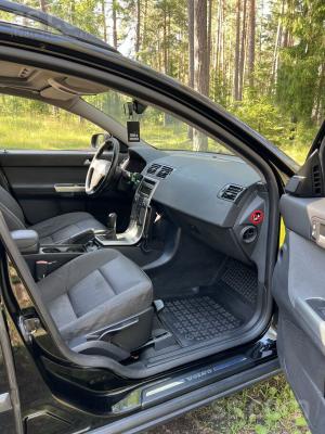 Black Volvo V50 2007 in Riga, with an engine capacity of 1.60 L and mileage of 315 thousand km for 1300 €, photo 9 on AUTOMOTO.COM.LV