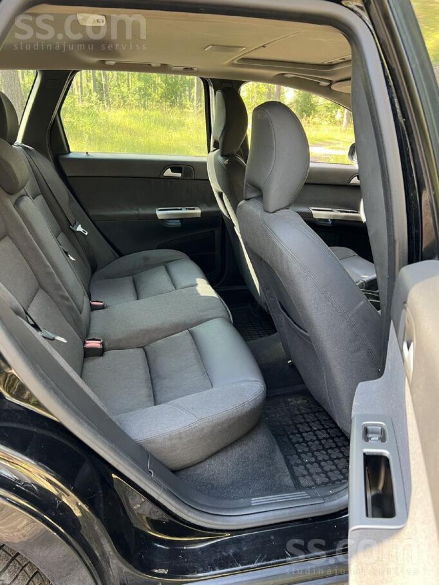 Black Volvo V50 2007 in Riga, with an engine capacity of 1.60 L and mileage of 315 thousand km for 1300 €, photo 10 on AUTOMOTO.COM.LV