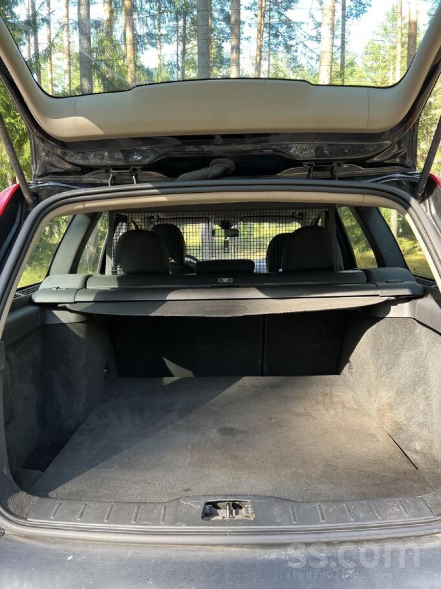 Black Volvo V50 2007 in Riga, with an engine capacity of 1.60 L and mileage of 315 thousand km for 1300 €, photo 11 on AUTOMOTO.COM.LV