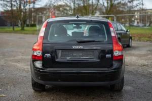 Melns Volvo V50 2007 Liepāja, ar dzinēja tilpumu 2.00 L un nobraukumu 142 tūkst. km par 4250 €, foto 4 vietnē AUTOMOTO.COM.LV
