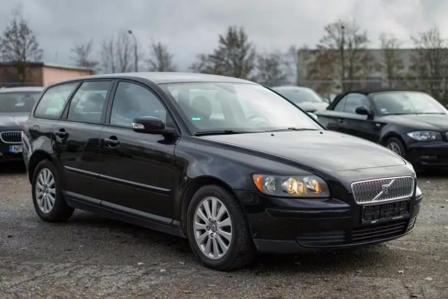 Melns Volvo V50 2007 Liepāja, ar dzinēja tilpumu 2.00 L un nobraukumu 142 tūkst. km par 4250 €, foto 6 vietnē AUTOMOTO.COM.LV