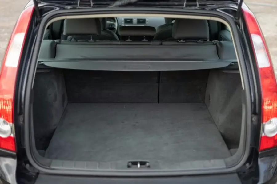 Melns Volvo V50 2007 Liepāja, ar dzinēja tilpumu 2.00 L un nobraukumu 142 tūkst. km par 4250 €, foto 11 vietnē AUTOMOTO.COM.LV