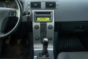 Melns Volvo V50 2007 Liepāja, ar dzinēja tilpumu 2.00 L un nobraukumu 142 tūkst. km par 4250 €, foto 14 vietnē AUTOMOTO.COM.LV
