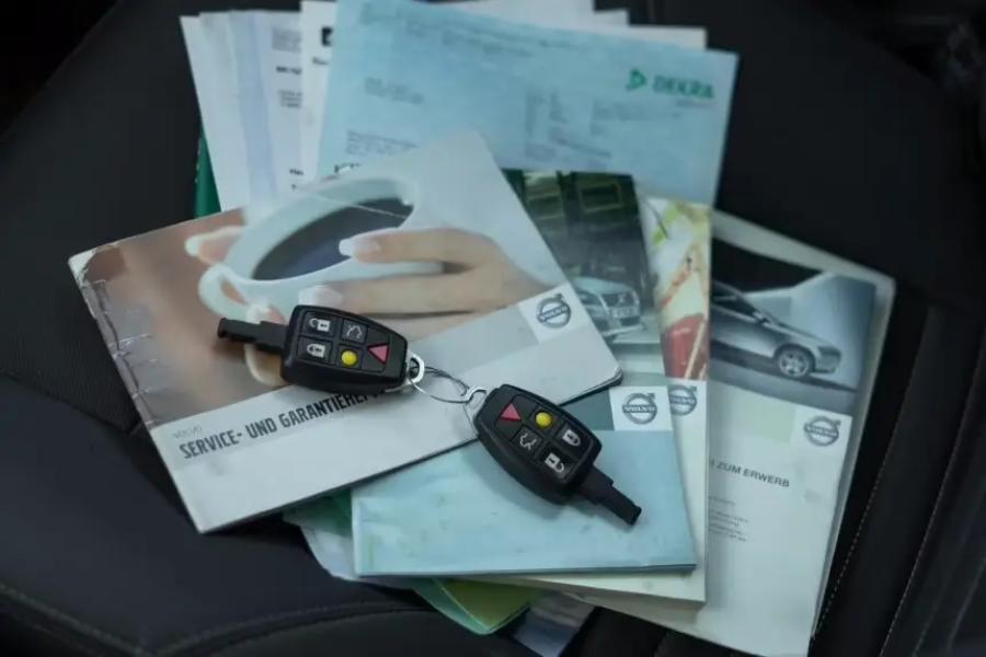 Melns Volvo V50 2007 Liepāja, ar dzinēja tilpumu 2.00 L un nobraukumu 142 tūkst. km par 4250 €, foto 20 vietnē AUTOMOTO.COM.LV