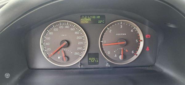 Black Volvo V50 2007 in Klaipeda, with an engine capacity of 2.00 L and mileage of 303 thousand km for 1200 €, photo 1 on AUTOMOTO.COM.LV