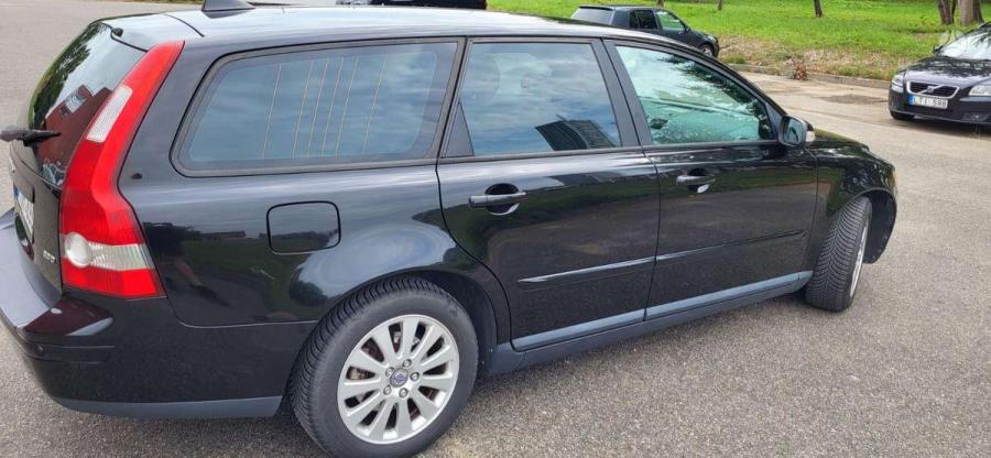Black Volvo V50 2007 in Klaipeda, with an engine capacity of 2.00 L and mileage of 303 thousand km for 1200 €, photo 4 on AUTOMOTO.COM.LV