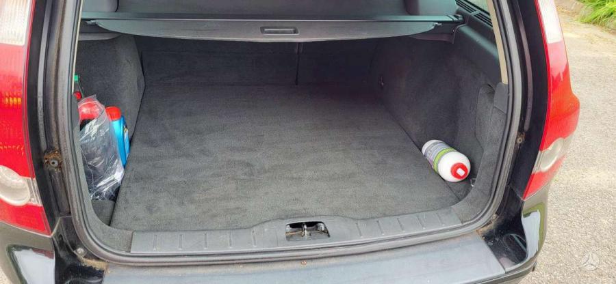 Black Volvo V50 2007 in Klaipeda, with an engine capacity of 2.00 L and mileage of 303 thousand km for 1200 €, photo 5 on AUTOMOTO.COM.LV