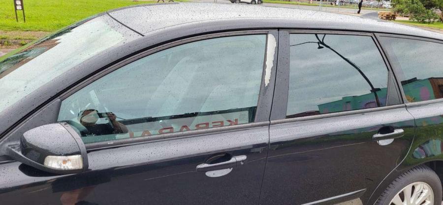 Black Volvo V50 2007 in Klaipeda, with an engine capacity of 2.00 L and mileage of 303 thousand km for 1200 €, photo 10 on AUTOMOTO.COM.LV