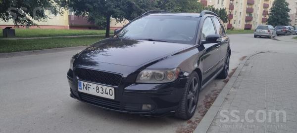 Melns Volvo V50 2007 Saldus, ar dzinēja tilpumu 2.00 L un nobraukumu 350 tūkst. km par 1550 €, foto 1 vietnē AUTOMOTO.COM.LV