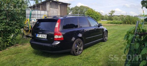 Melns Volvo V50 2007 Saldus, ar dzinēja tilpumu 2.00 L un nobraukumu 350 tūkst. km par 1550 €, foto 2 vietnē AUTOMOTO.COM.LV