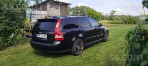 Melns Volvo V50 2007 Saldus, ar dzinēja tilpumu 2.00 L un nobraukumu 350 tūkst. km par 1550 €, foto 3 vietnē AUTOMOTO.COM.LV