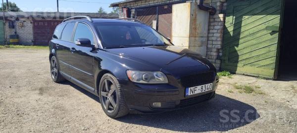 Melns Volvo V50 2007 Saldus, ar dzinēja tilpumu 2.00 L un nobraukumu 350 tūkst. km par 1550 €, foto 3 vietnē AUTOMOTO.COM.LV