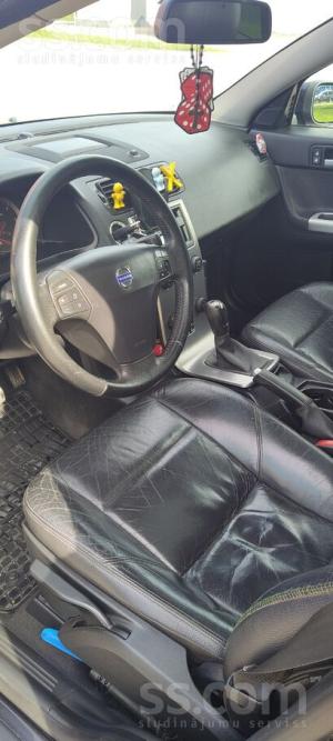 Melns Volvo V50 2007 Saldus, ar dzinēja tilpumu 2.00 L un nobraukumu 350 tūkst. km par 1550 €, foto 5 vietnē AUTOMOTO.COM.LV
