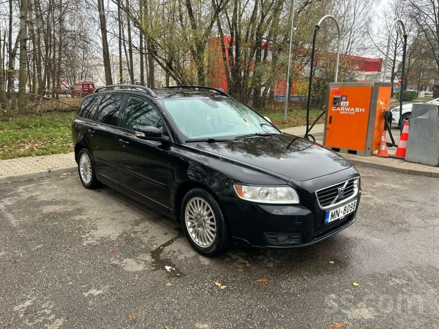 Черный Вольво В50 2007 в Рига, объемом двигателя 2.40 л и пробегом 239 тыс. км за 2500 €, фото 1 на AUTOMOTO.COM.LV