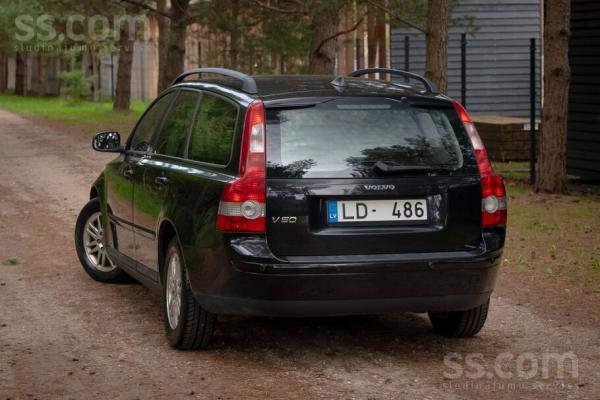 Melns Volvo V50 2007 Tukums, ar dzinēja tilpumu 1.60 L un nobraukumu 246 tūkst. km par 2290 €, foto 5 vietnē AUTOMOTO.COM.LV