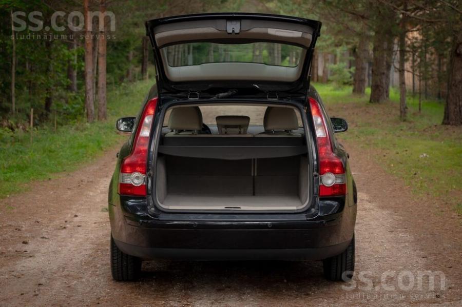 Melns Volvo V50 2007 Tukums, ar dzinēja tilpumu 1.60 L un nobraukumu 246 tūkst. km par 2290 €, foto 7 vietnē AUTOMOTO.COM.LV