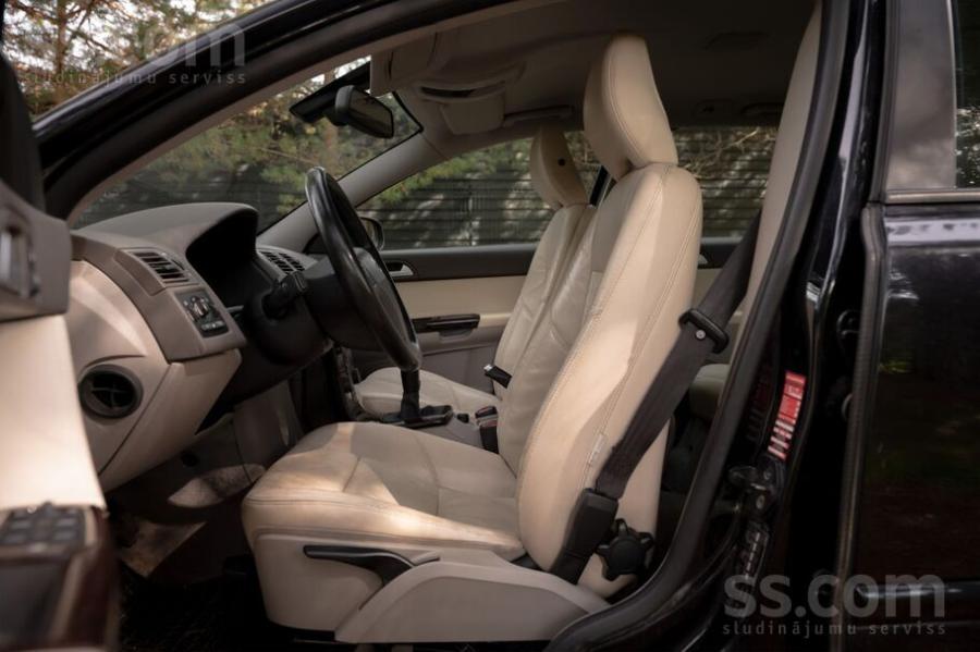 Melns Volvo V50 2007 Tukums, ar dzinēja tilpumu 1.60 L un nobraukumu 246 tūkst. km par 2290 €, foto 10 vietnē AUTOMOTO.COM.LV